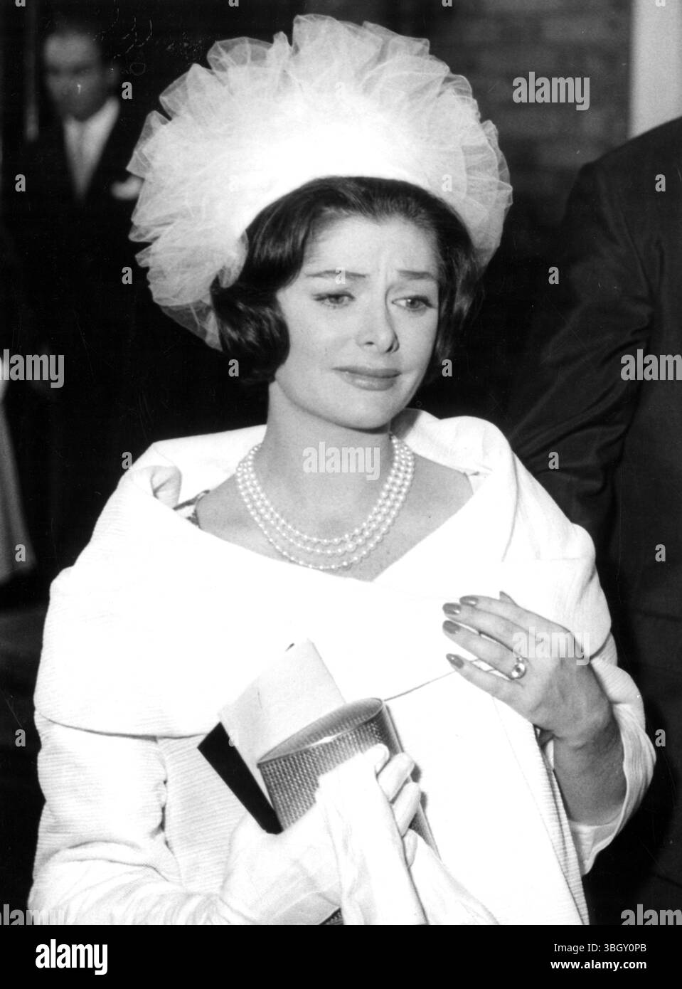 Emotional Lady Ednam, former actress Maureen Swanson, 28, seen leaving ...
