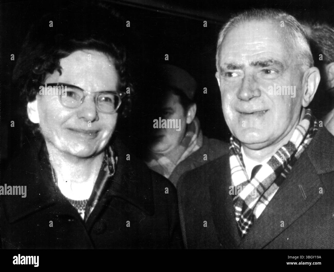 Michael Stewart with his wife. 23/1/1965 [caption in French] Stock ...