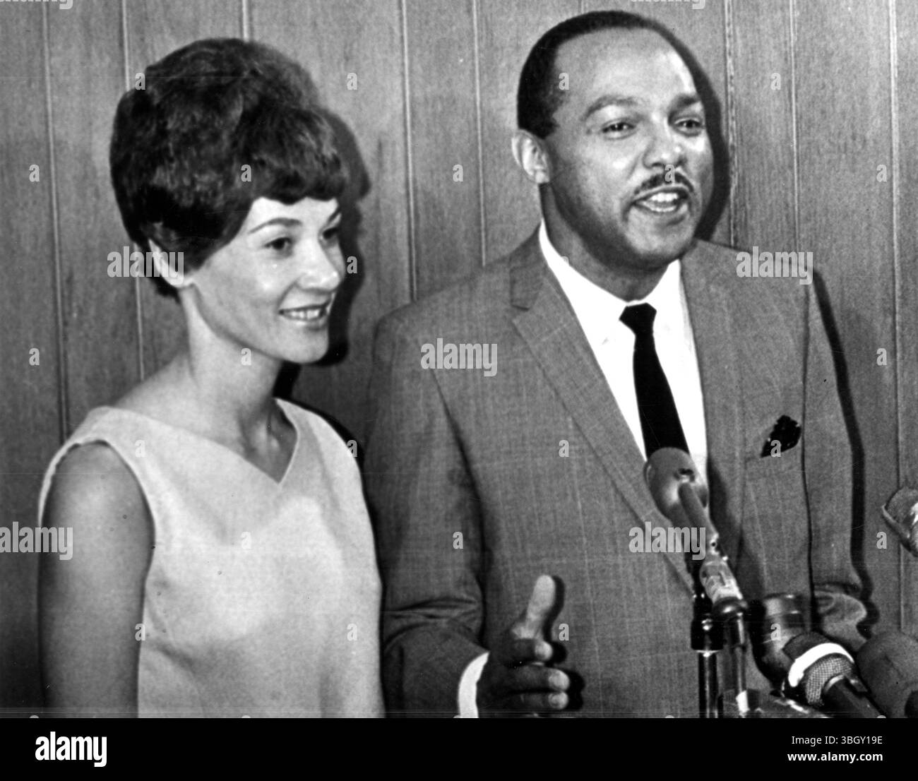 17 january 1967 Black and White Stock Photos & Images - Alamy