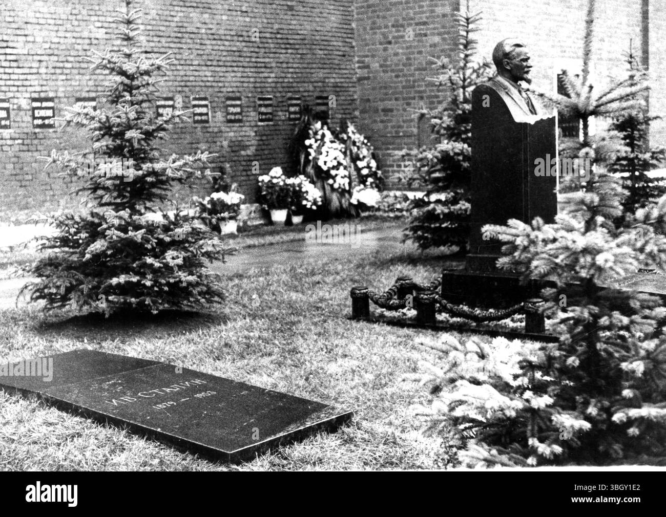 Workmen removed the name of Joseph Stalin from the mausoleum in Red ...
