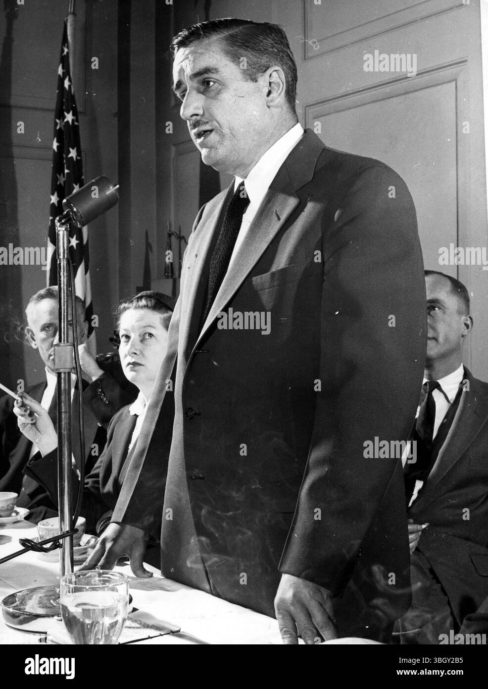 State reporter Black and White Stock Photos & Images - Alamy