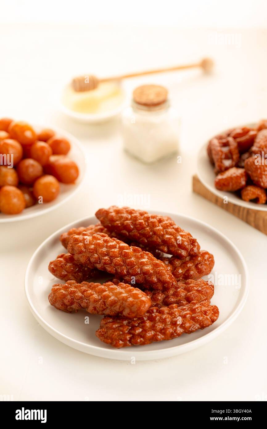 Kunafa fingers hi-res stock photography and images - Alamy