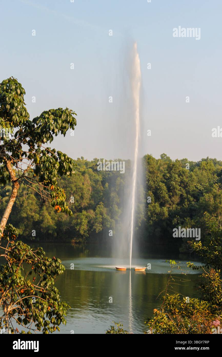 View pond trees fountain hi-res stock photography and images - Alamy