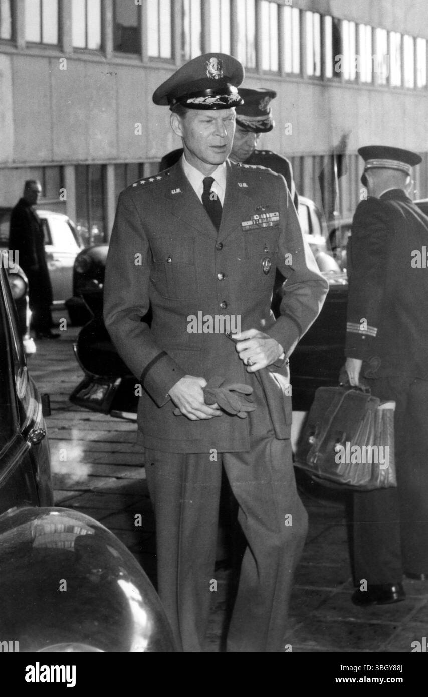 General Lauris Norstad 11 December 1958 Stock Photo - Alamy