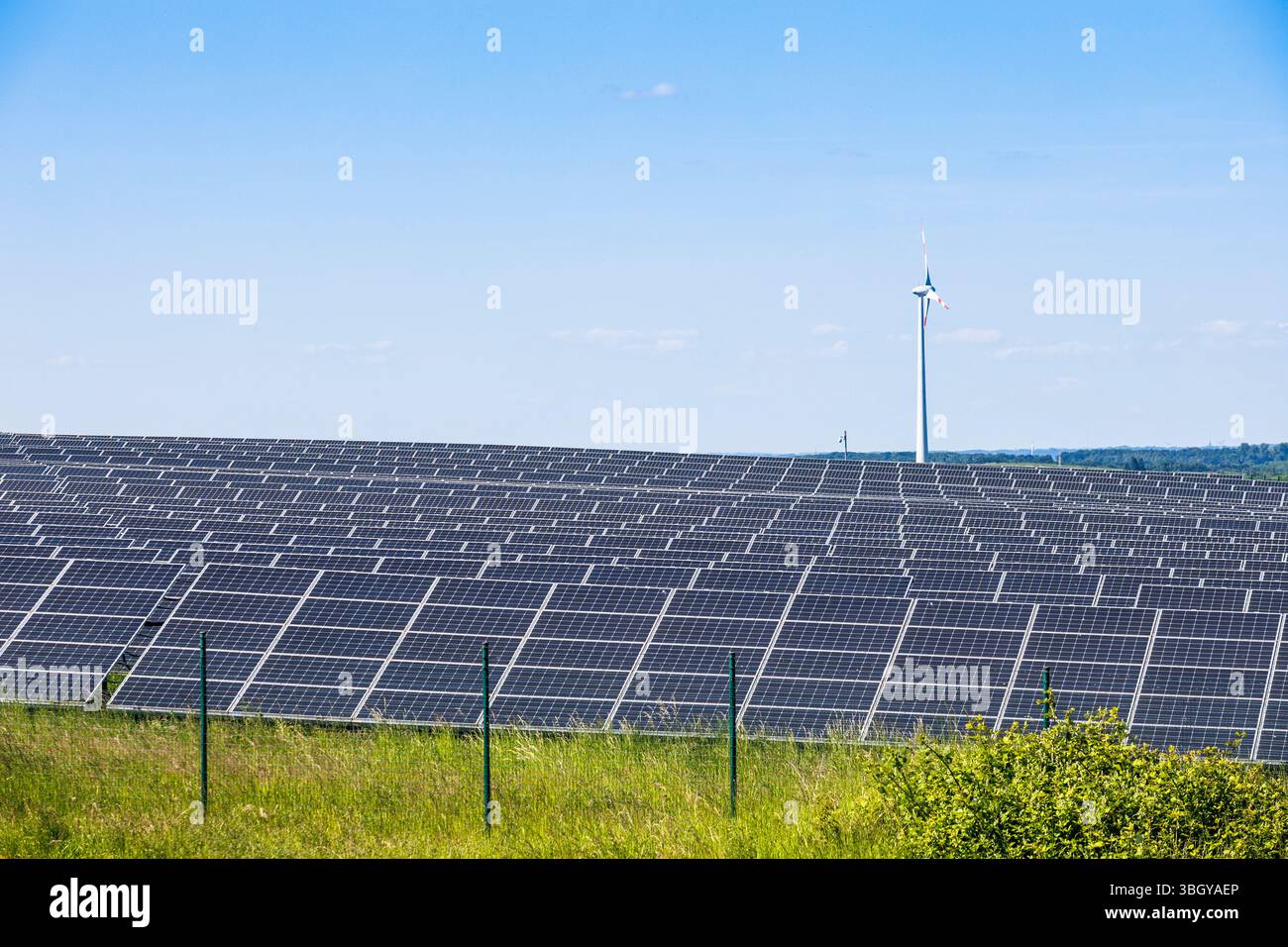 two-hectare solar park with a nominal output of 3.56 MW and wind turbine on the Deusenberg dump ...