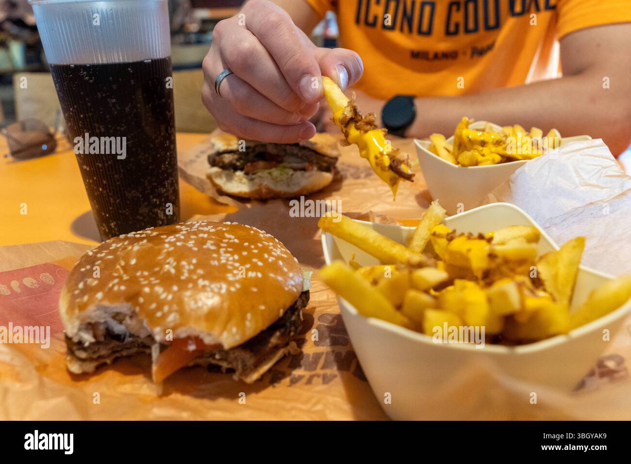 Burger king whopper mahlzeit hi-res stock photography and images - Alamy