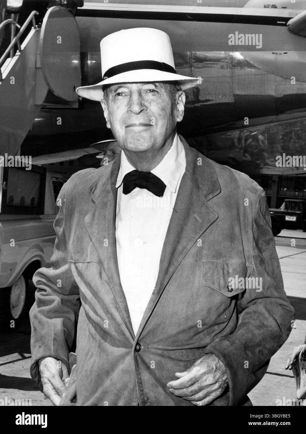 General Douglas MacArthur is shown before leaving for the 15th ...