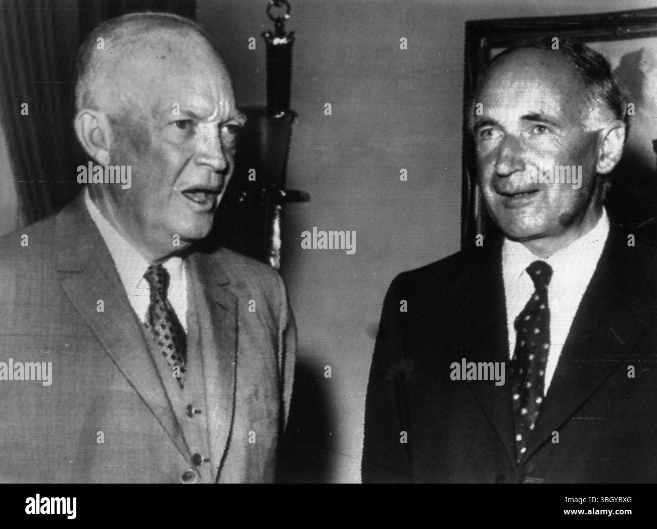 Tracking right Black and White Stock Photos & Images - Alamy