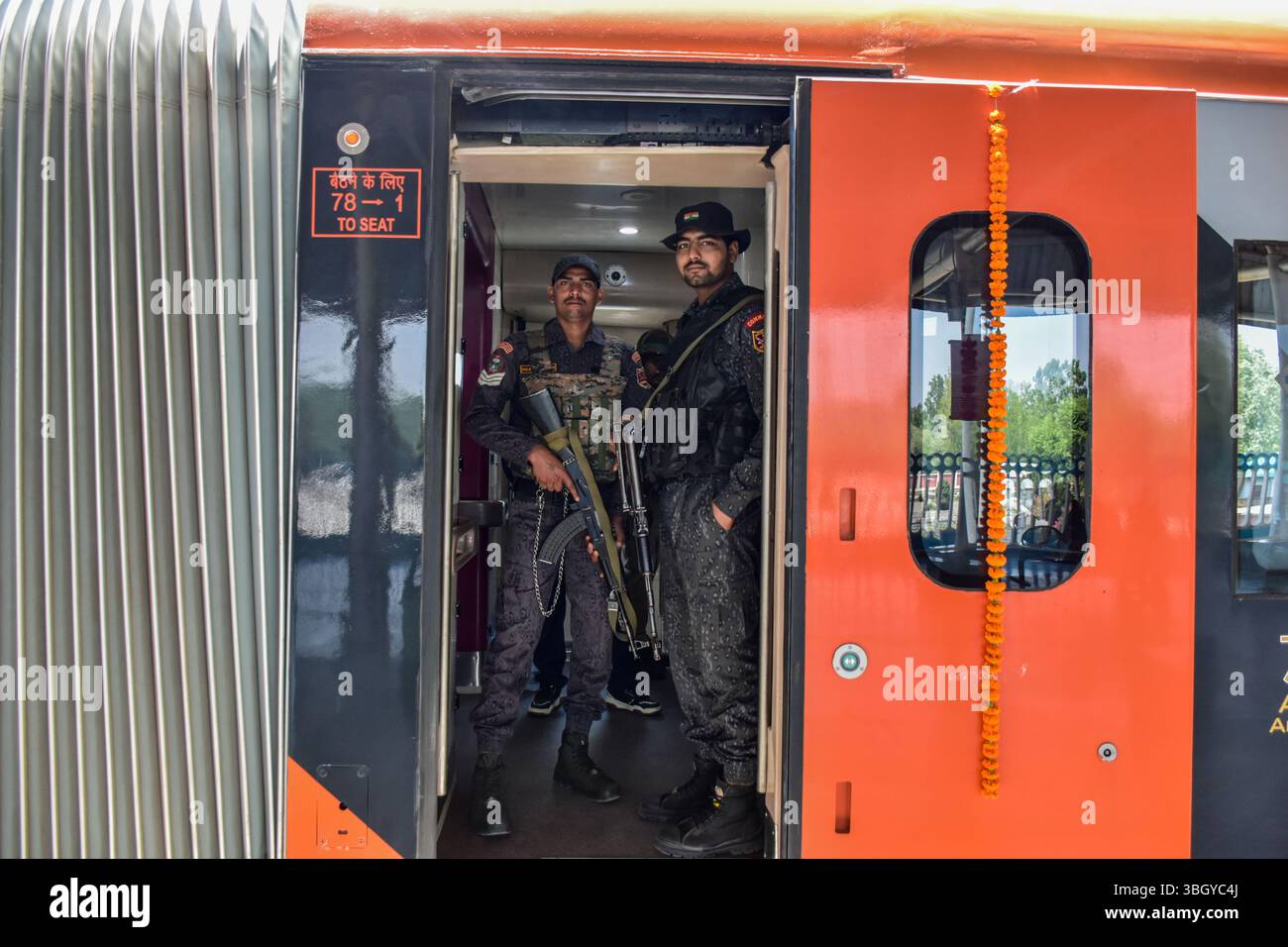 Srinagar, India. 06th June, 2025. Paramilitary troopers stand guard ...
