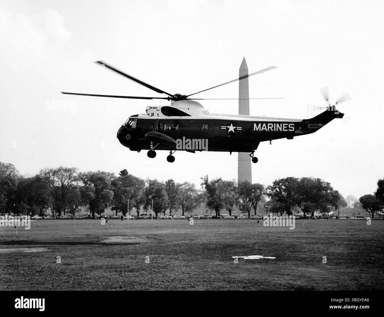 Helicopter carrying Black and White Stock Photos & Images - Alamy