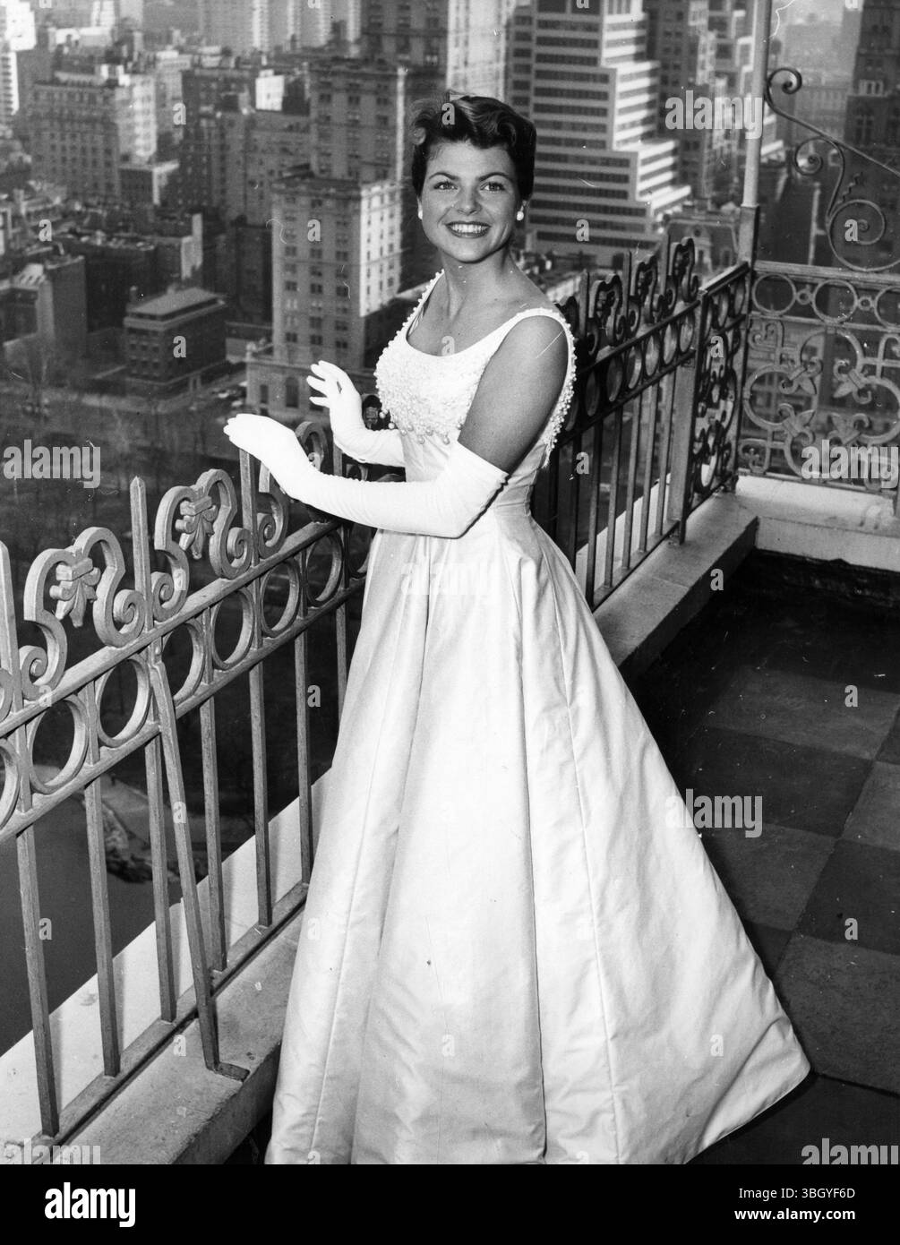 Maid of cotton Susan Lee Jennings takes on the skyline of Manhattan ...