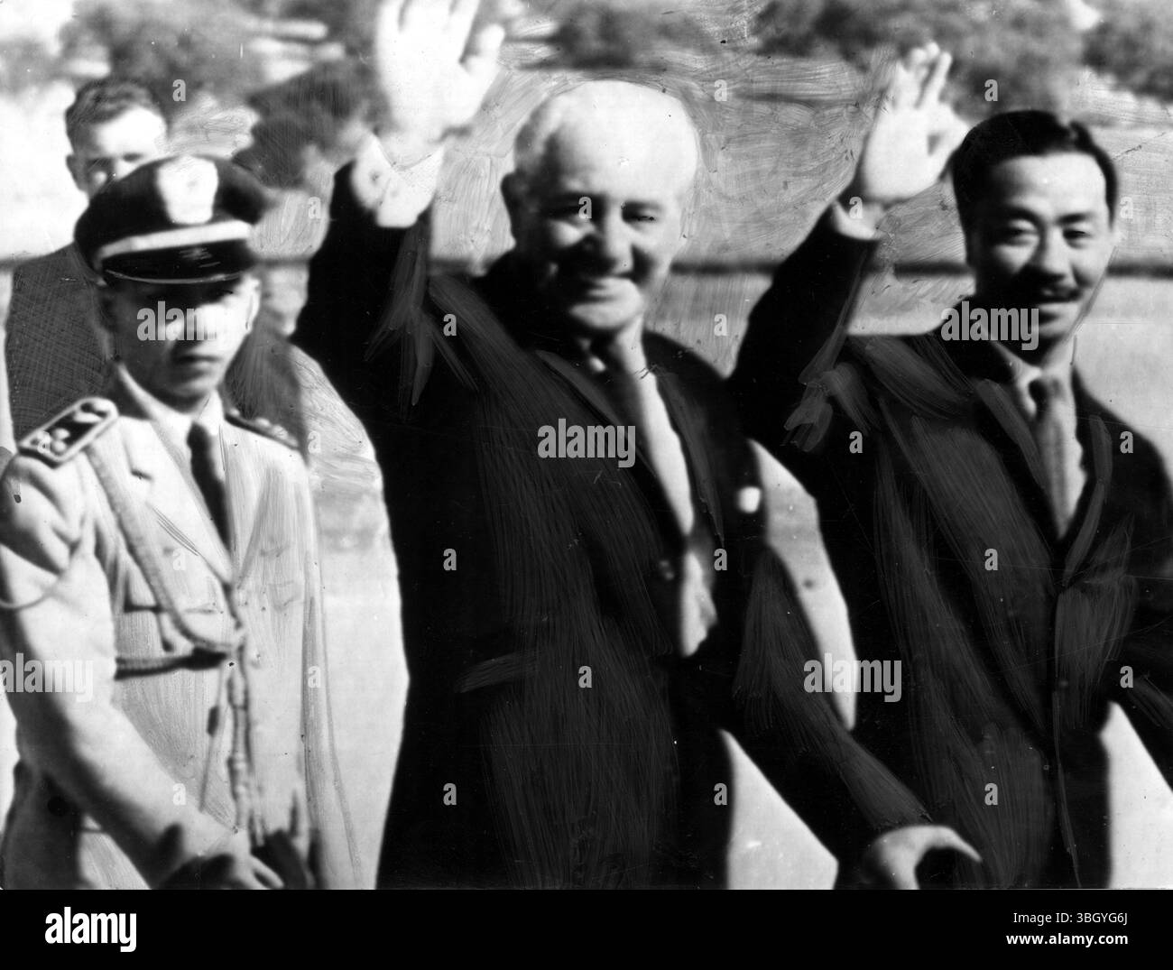South Vietnamese Prime Minister Nguyen Cao Ky (right) and Australian ...