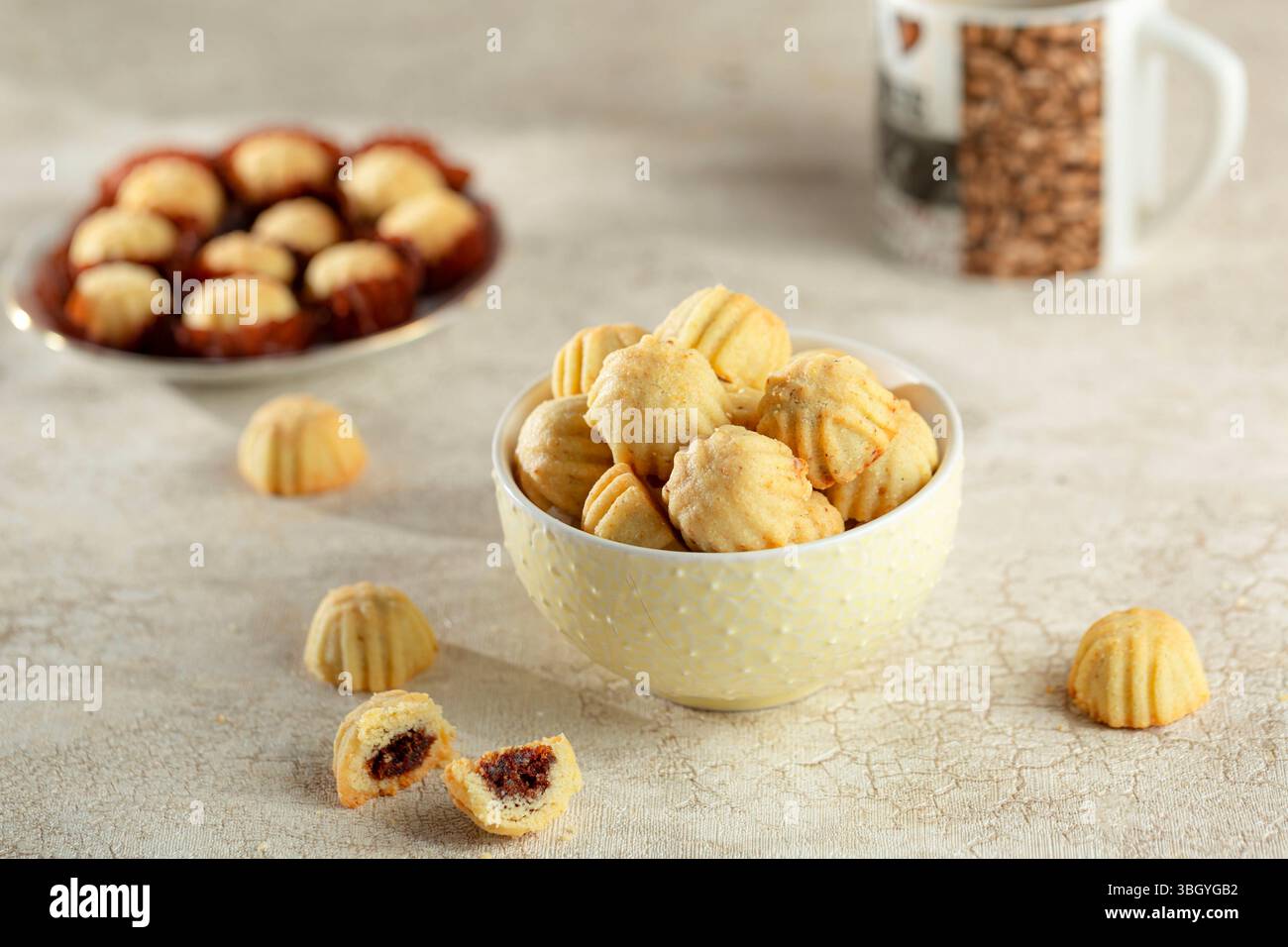 Arabic Middle Eastern date maamoul, Syrian-style Stock Photo - Alamy