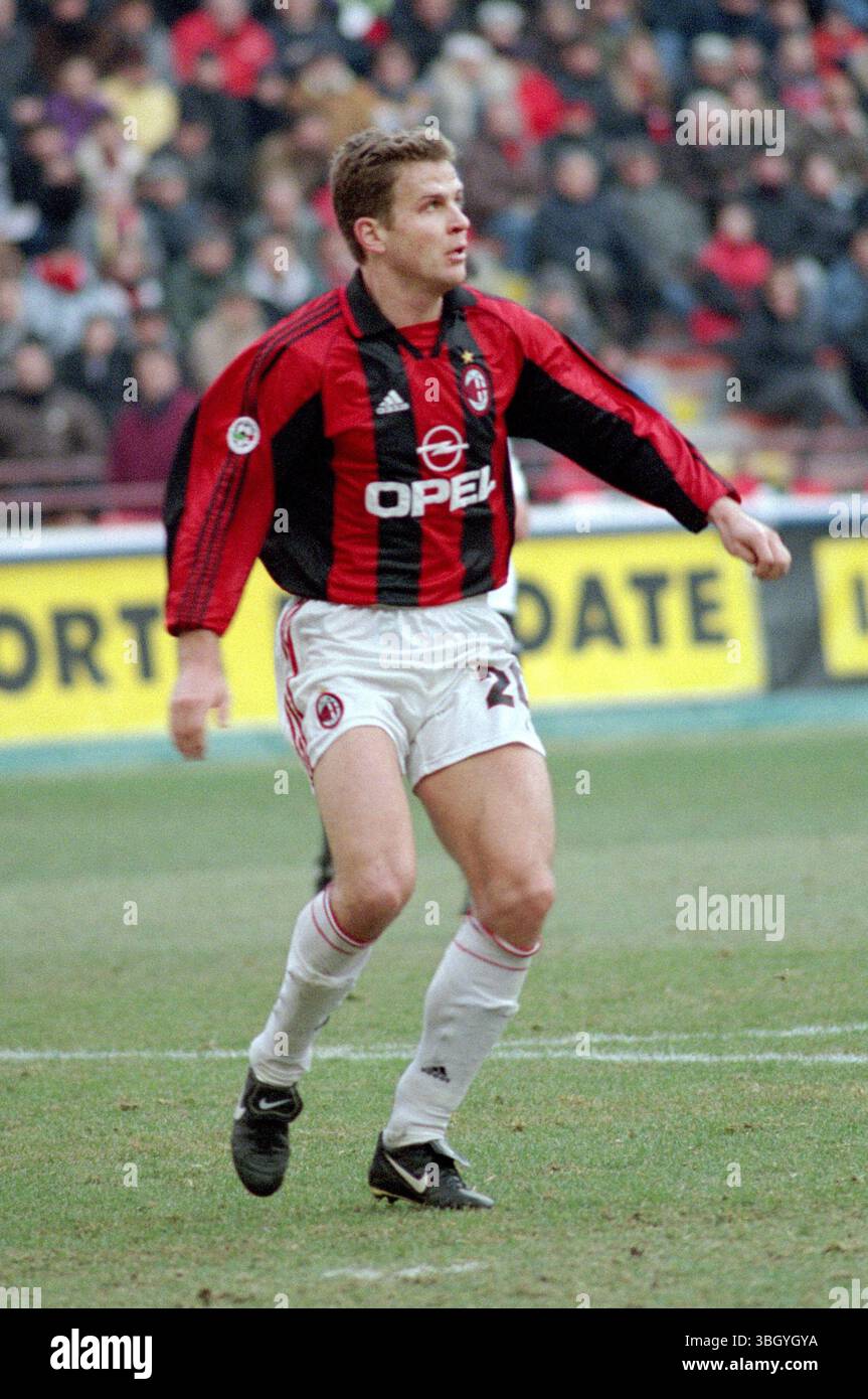 Oliver bierhoff images 1999 hi-res stock photography and images - Alamy