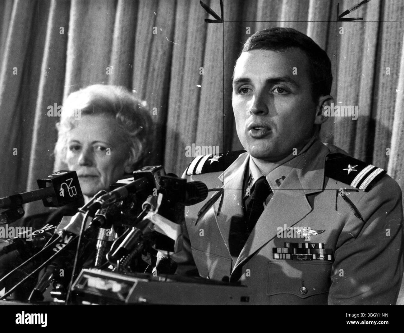 Recently freed ex-POW Navy Lieutenant Markham Gartley holds news ...