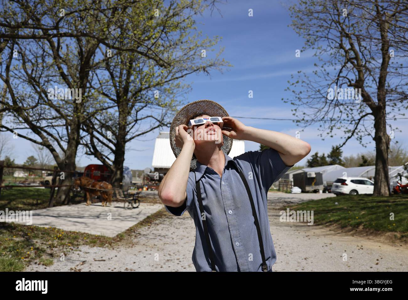 Amish man watches the solar eclipse Stock Photo - Alamy