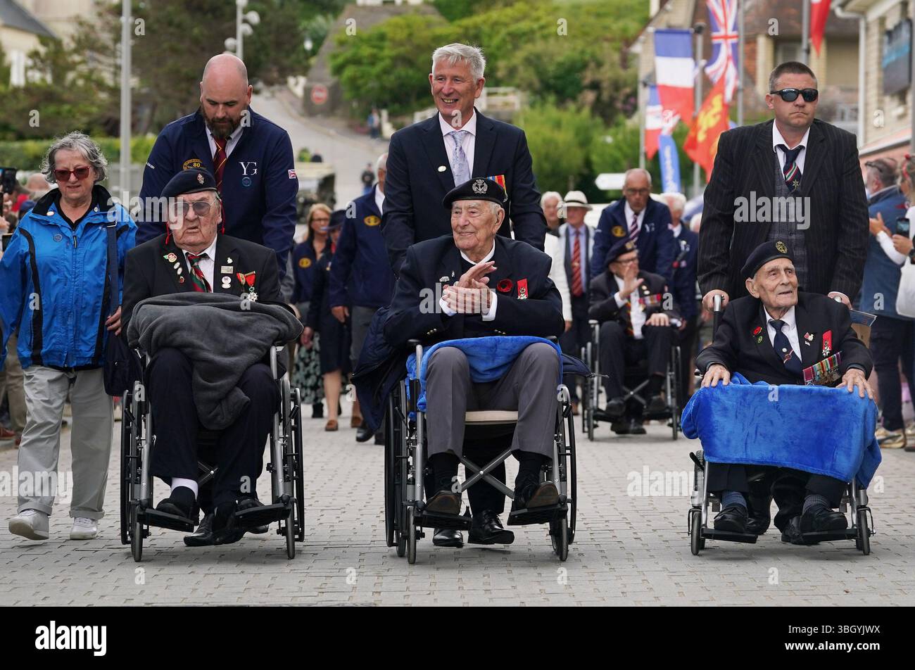D-Day veterans Richard Aldred (left) Henry Rice and John Dennett (right ...