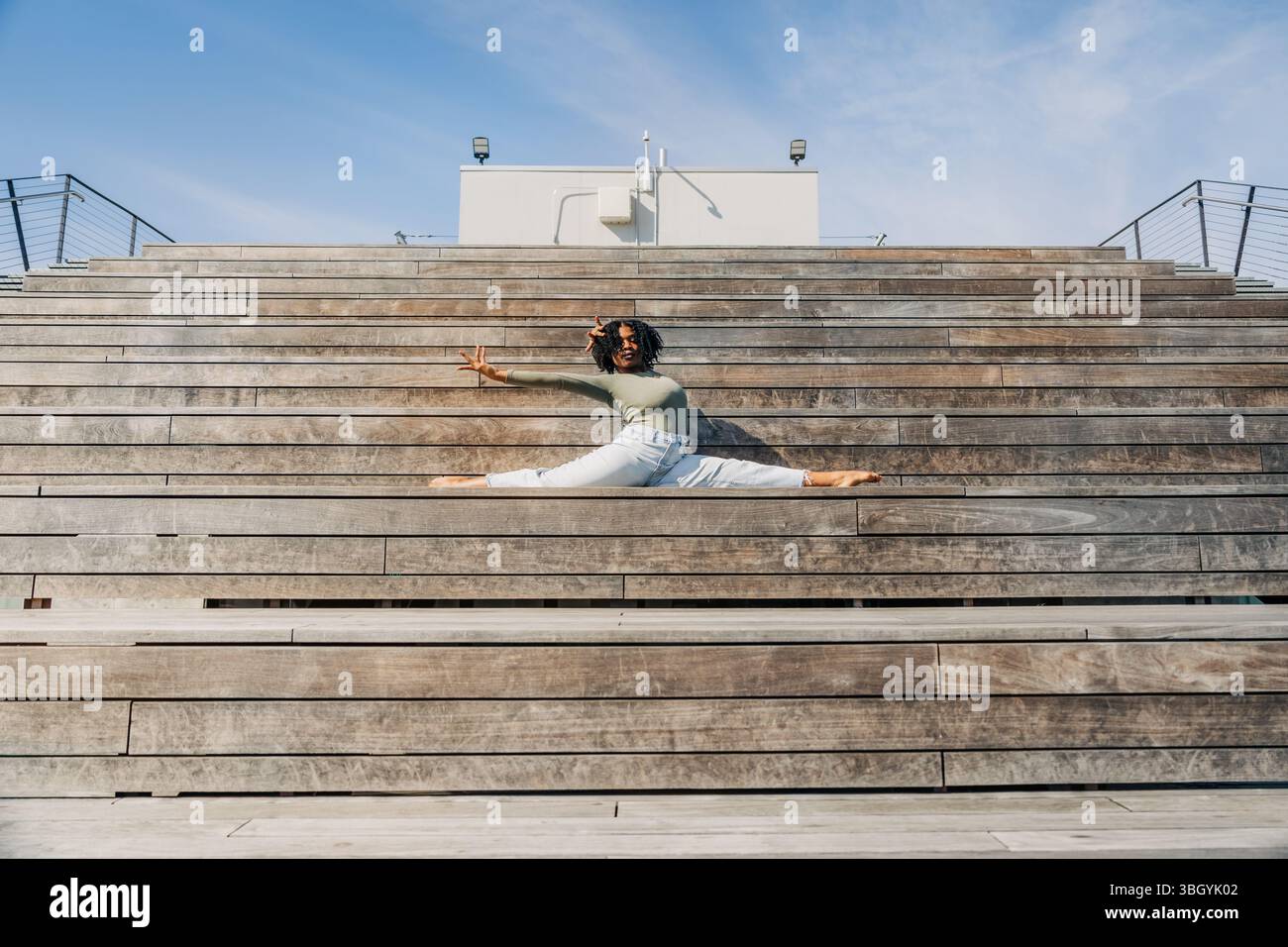 Woman performing split on yoga hi-res stock photography and images - Alamy