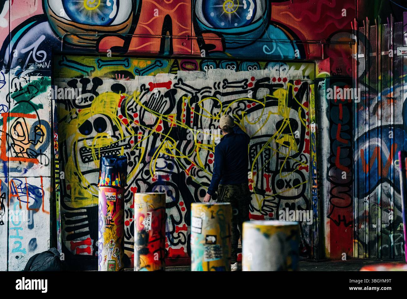 Graffiti artist painting colorful hi-res stock photography and images ...