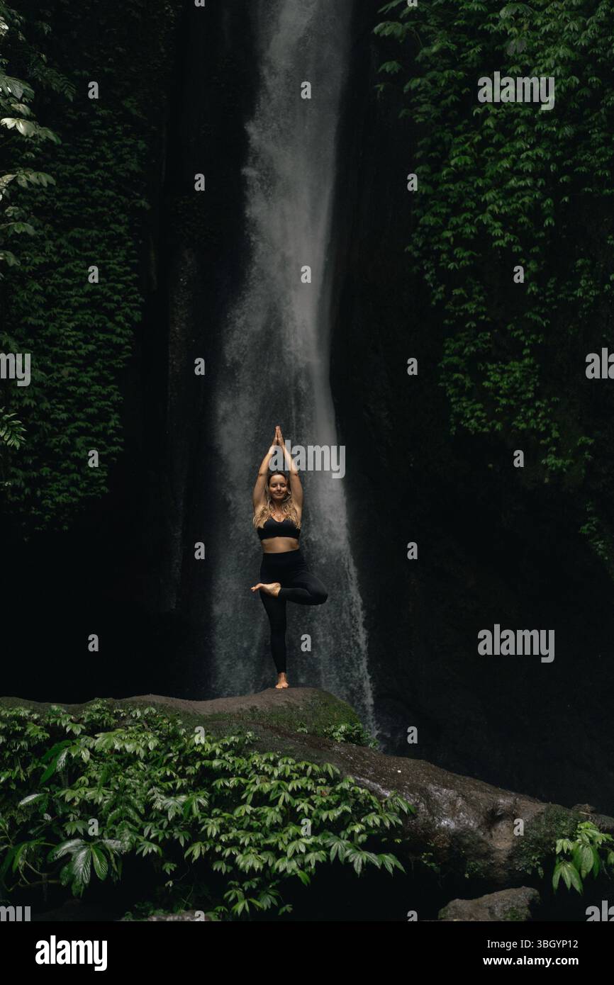 Tree pose in front hi-res stock photography and images - Alamy