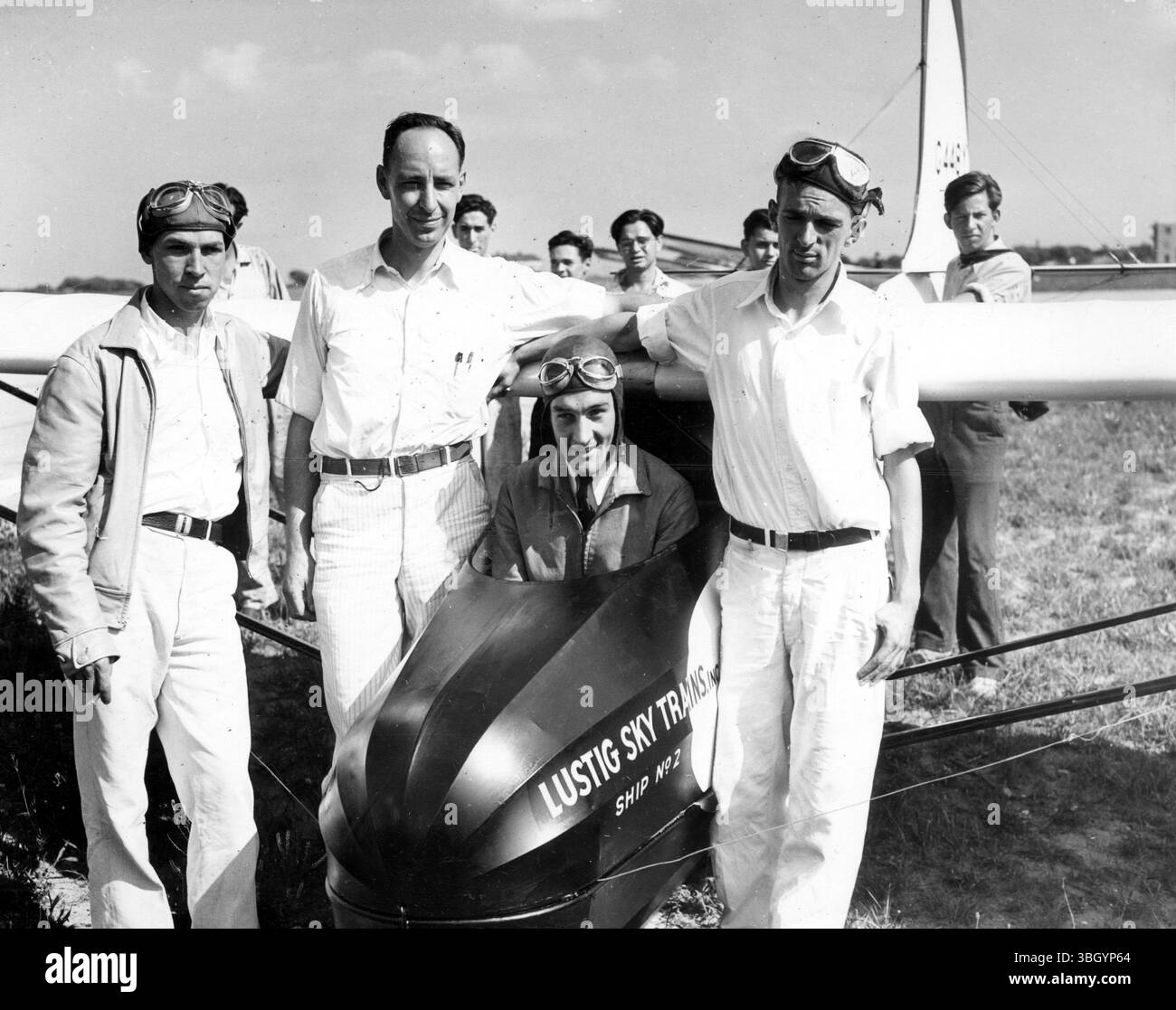 Glider pilots Stanley Smith , Prof R E Franklin , Jack O ' Meara and ...
