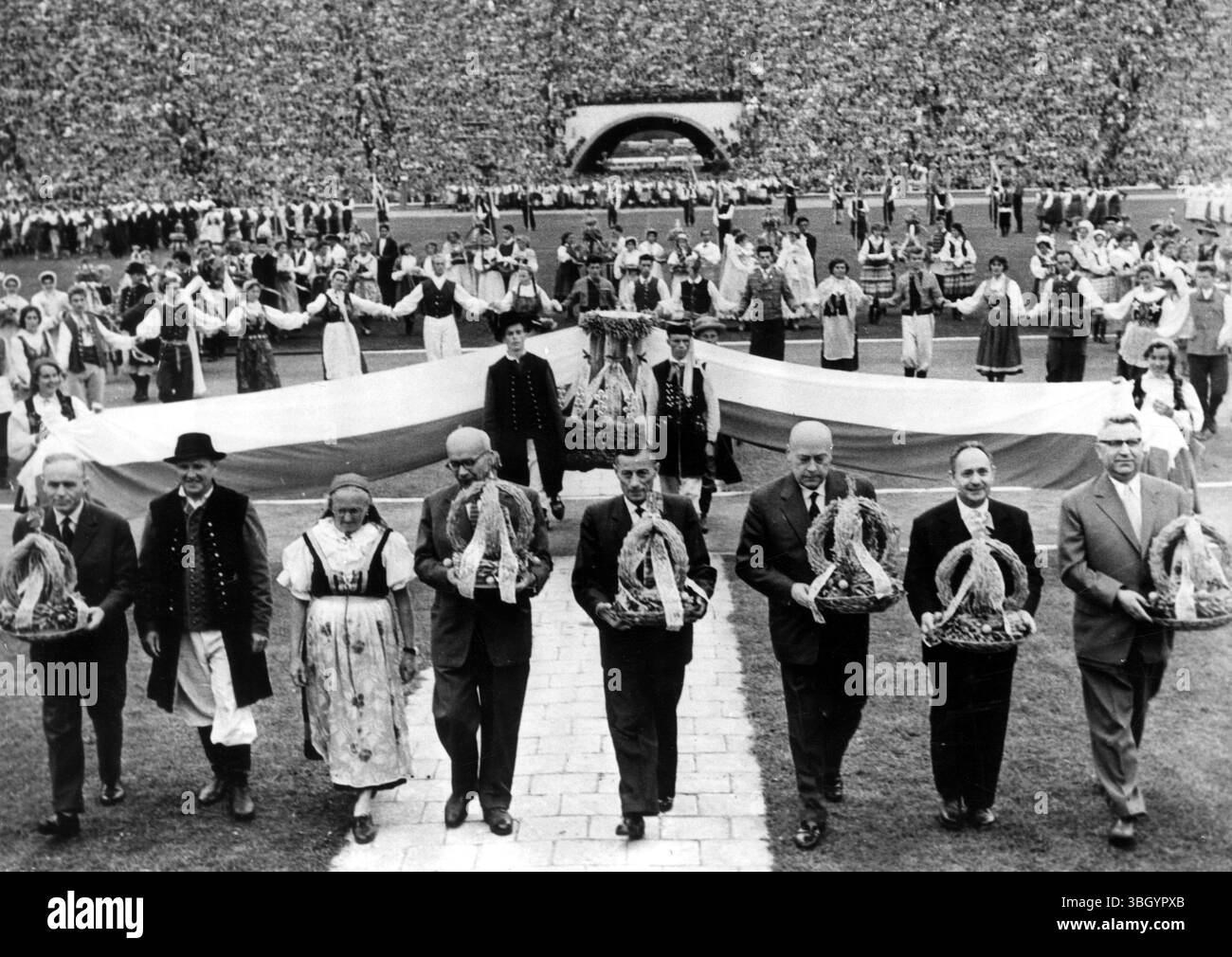 Warsaw , Poland : The traditional feast of harvest home took place at ...