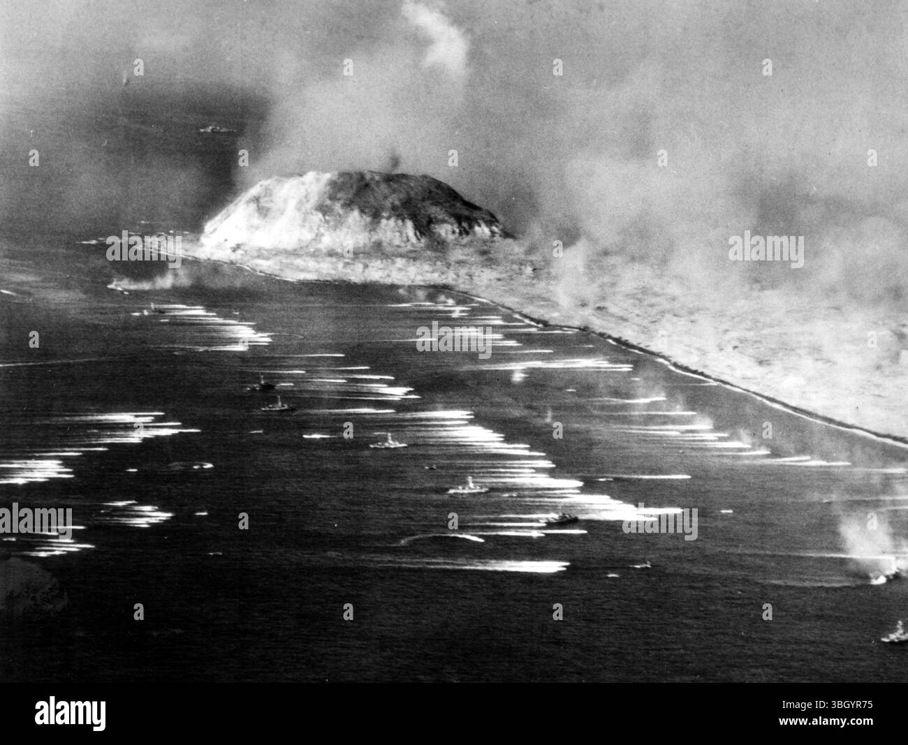 D day invasion black and white Black and White Stock Photos & Images ...