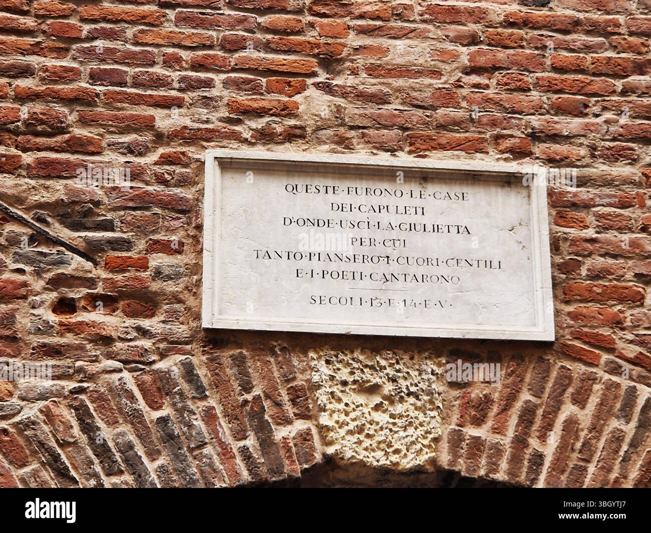 Landmark verona juliet's house hi-res stock photography and images - Alamy