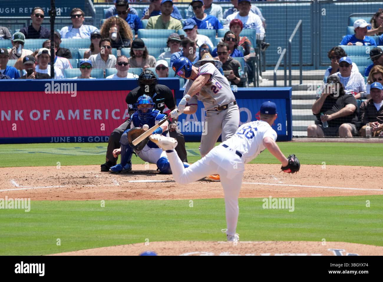 New York Mets first baseman Pete Alonso (20) bats against Los Angeles ...