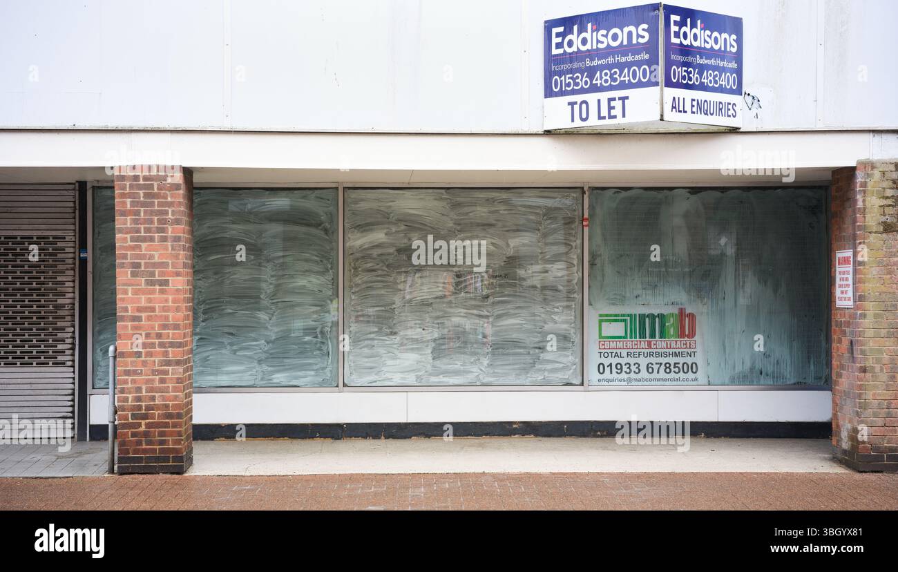 Disused shop to let in the shopping centre at Kettering, England., May ...
