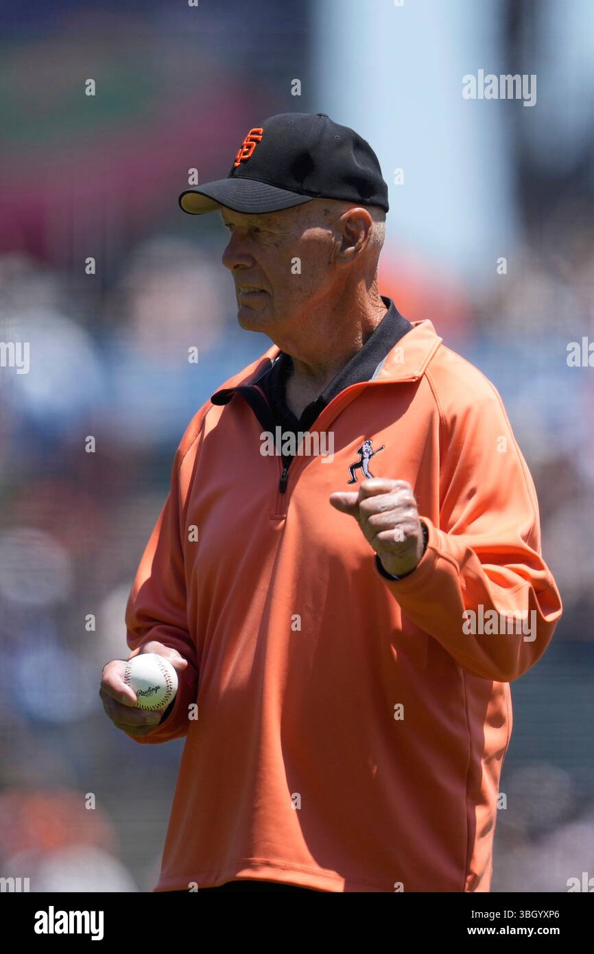 Former San Francisco Giants player Jim Barr prepares to throw a ...