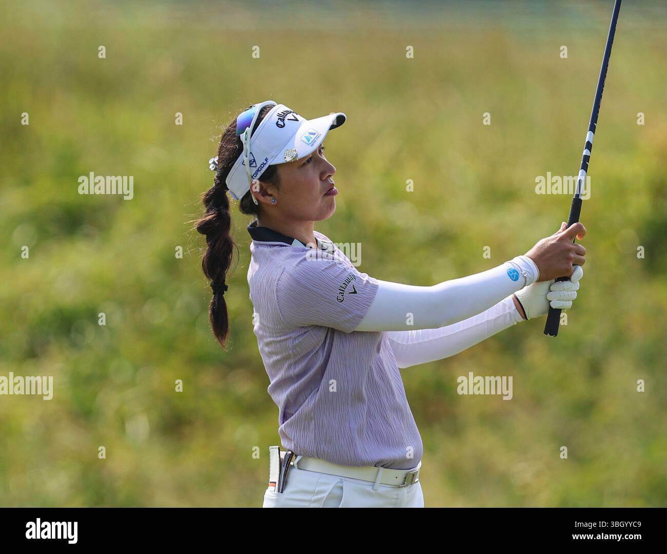 Galloway, NJ, USA. 06th June, 2025. Jean Thitikul watches her approach ...
