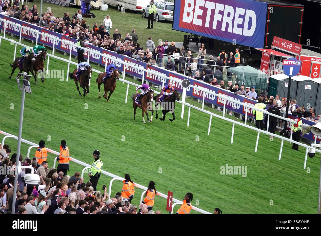 Epsom Downs Racecourse, Epsom, Surrey, UK. 6th June, 2025. The Oaks ...