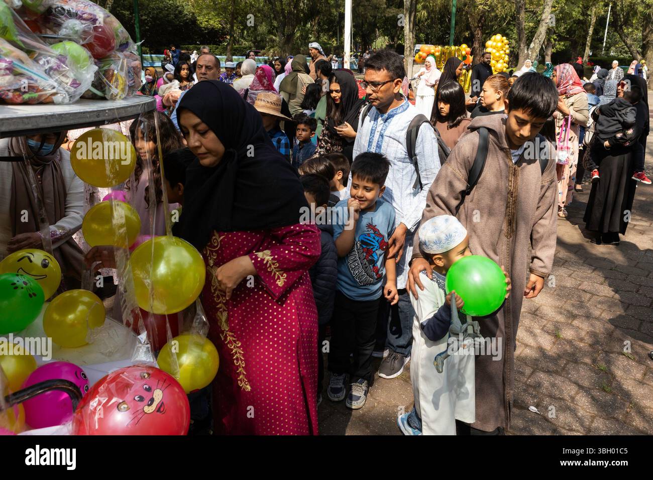 Mexico City, Mexico. 6th June, 2025. Members of the Islamic community ...