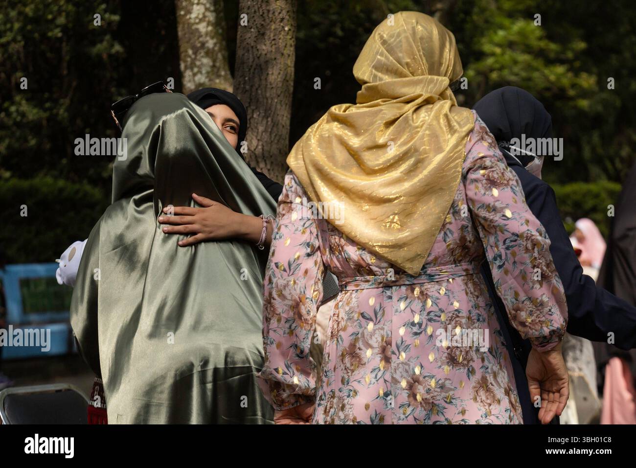 Mexico City, Mexico. 6th June, 2025. Members of the Islamic community ...