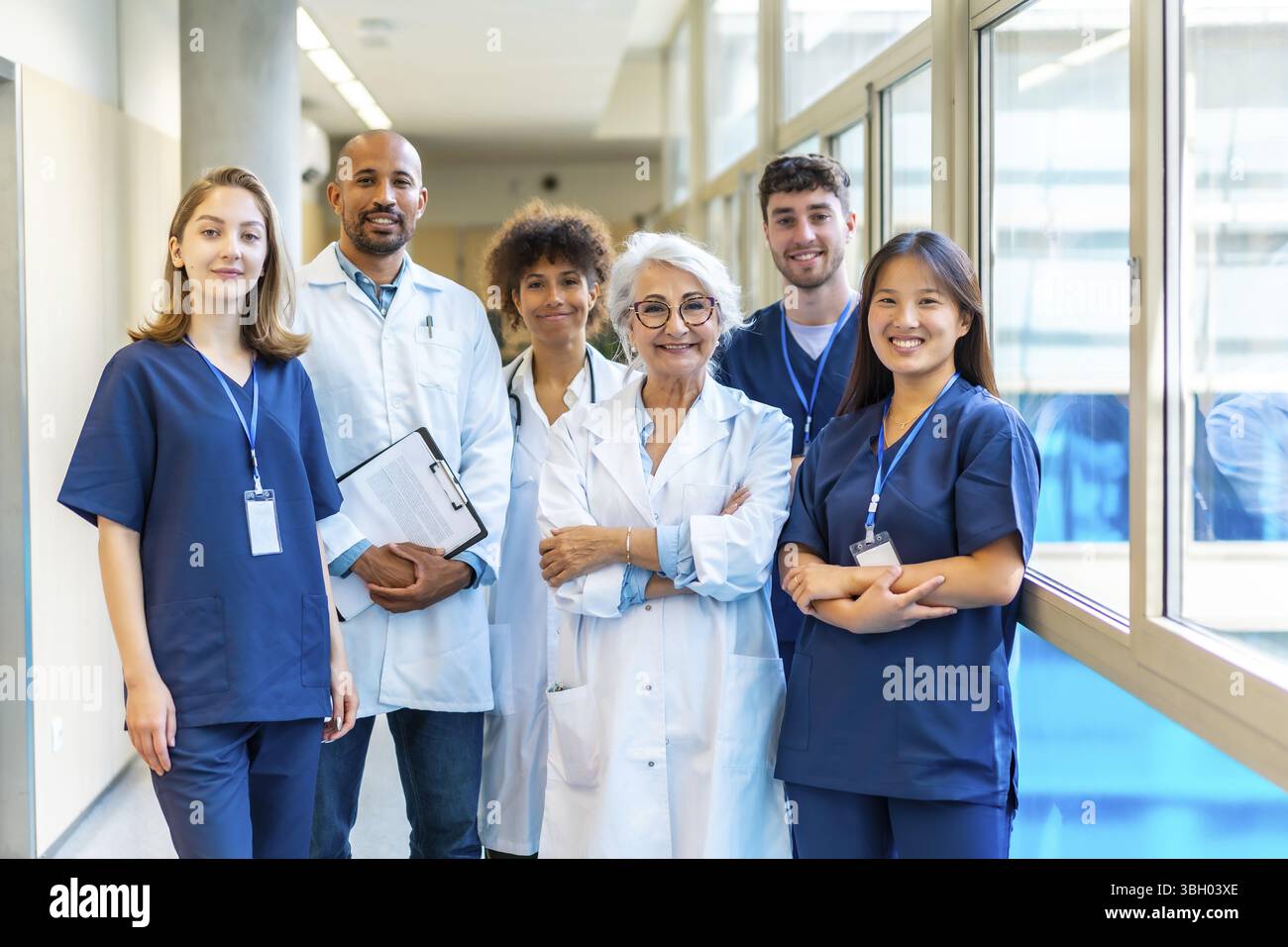 Doctors and nurses standing together in a hospital corridor ...