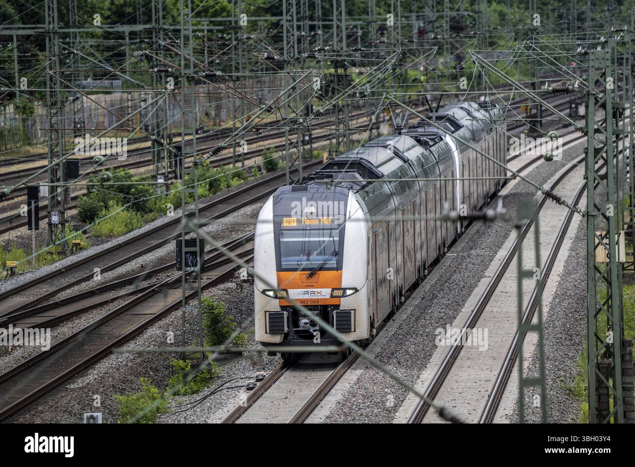 Central line train north hi-res stock photography and images - Alamy