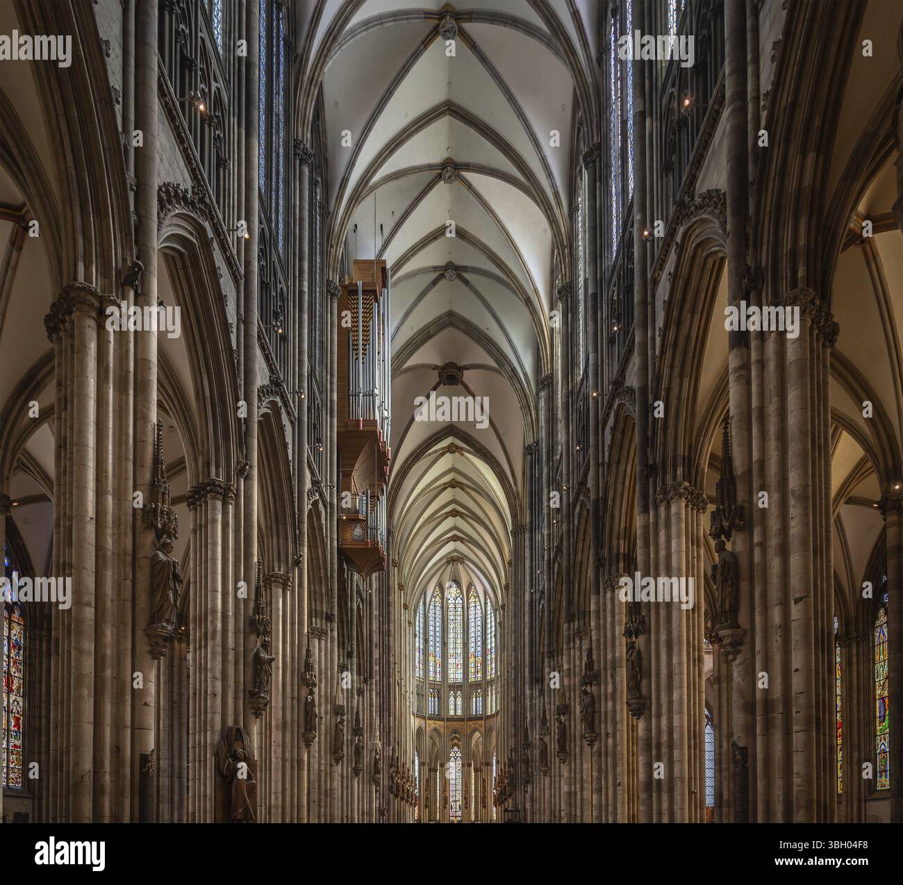 Cologne cathedral interior hi-res stock photography and images - Alamy