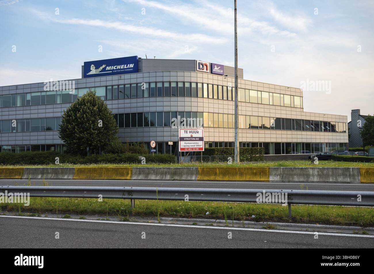 Tire distribution centre hi-res stock photography and images - Alamy