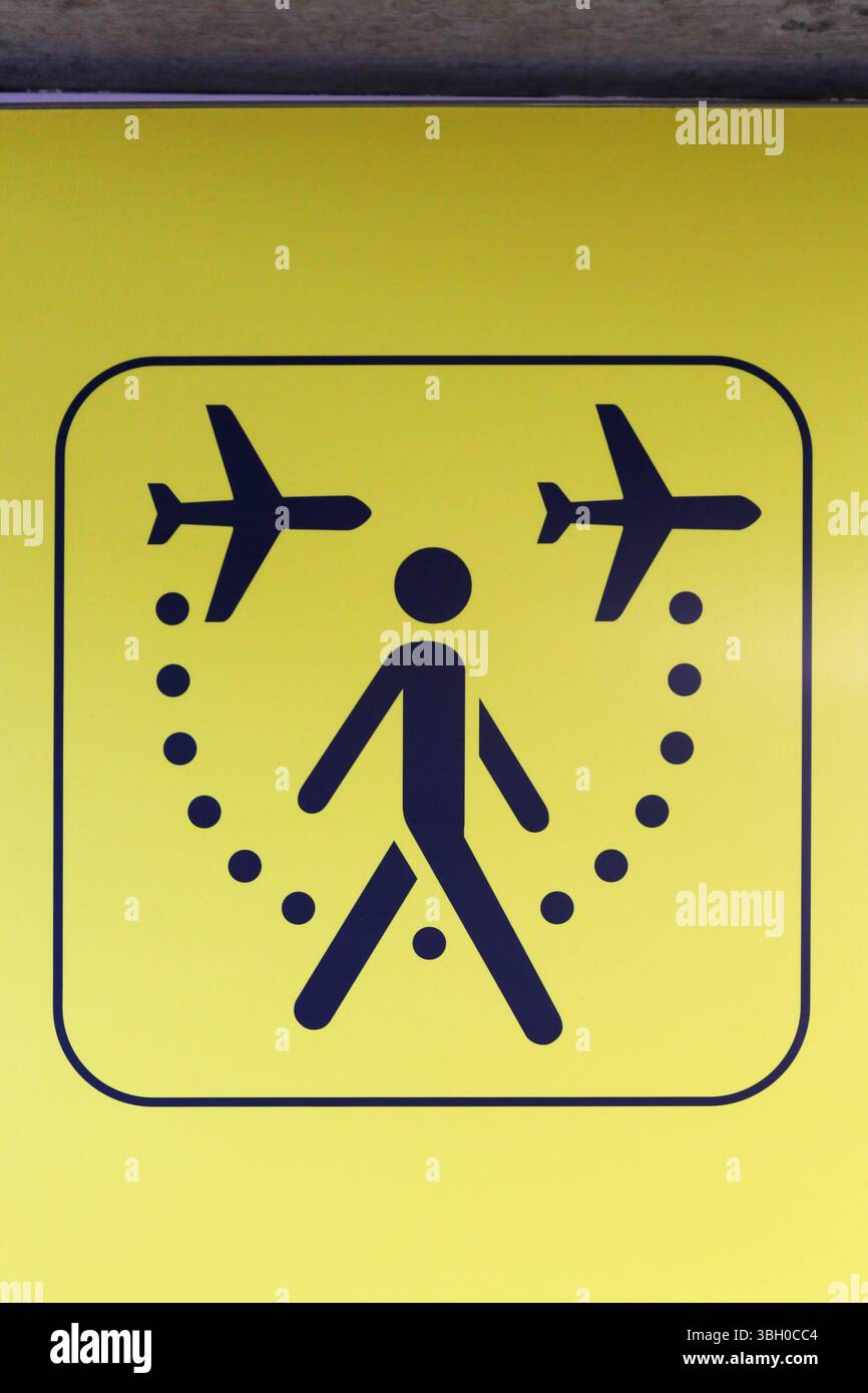Connecting flights sign on a wall at the airport Stock Photo - Alamy
