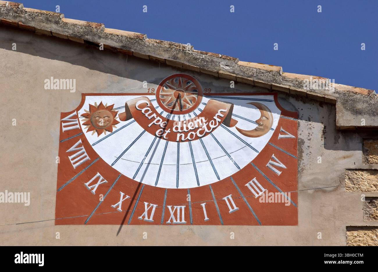 Sundial art hi-res stock photography and images - Alamy