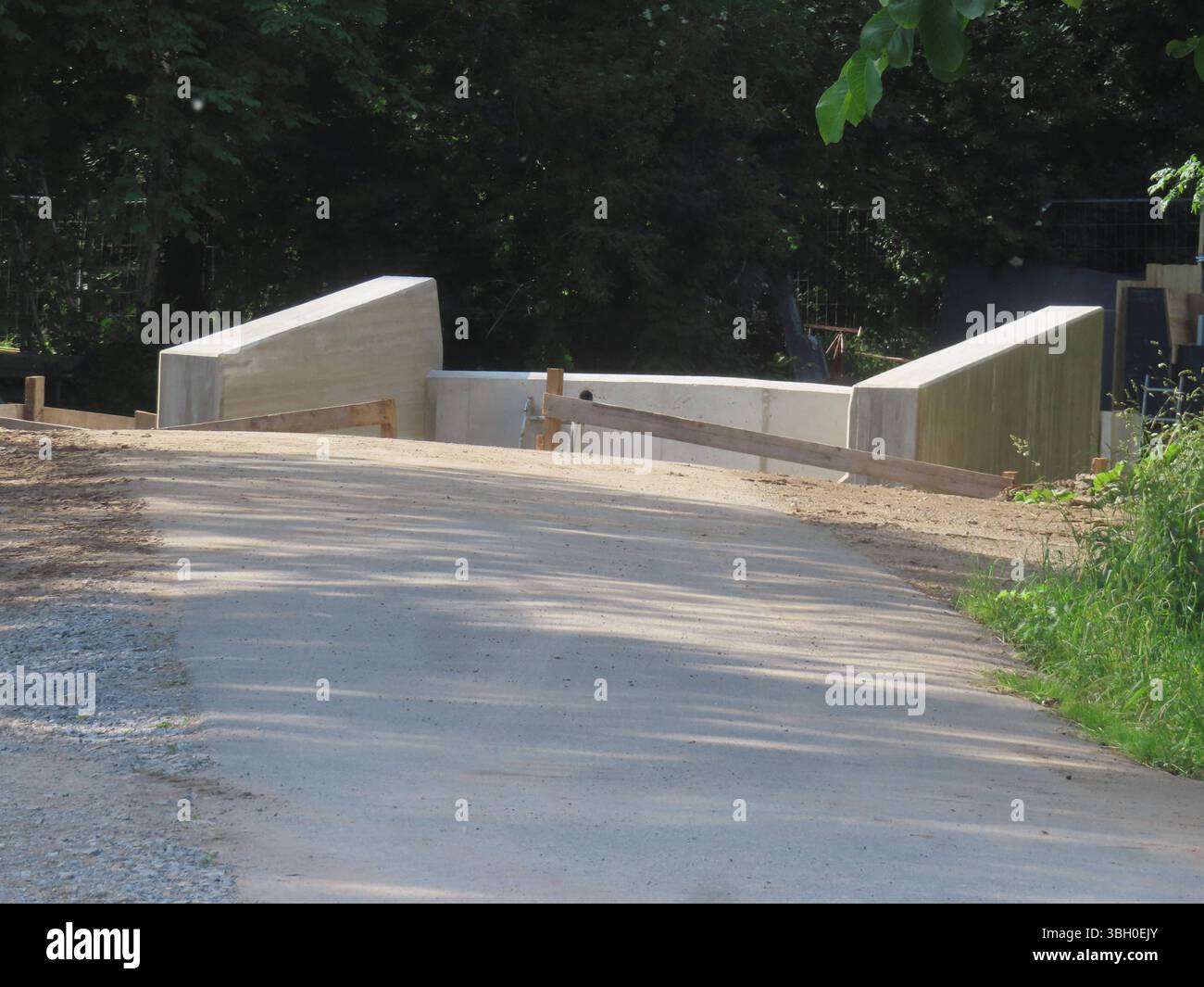 ausgeschalt und makellos - der neue Brueckenkopf... Brueckenkopf eins ...