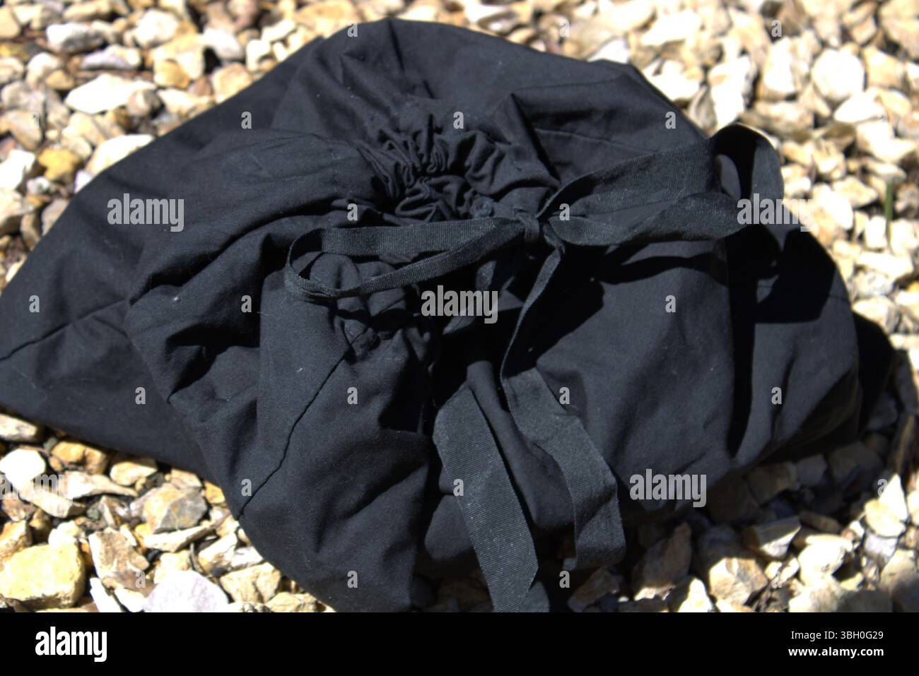 Black trash sack hi-res stock photography and images - Alamy