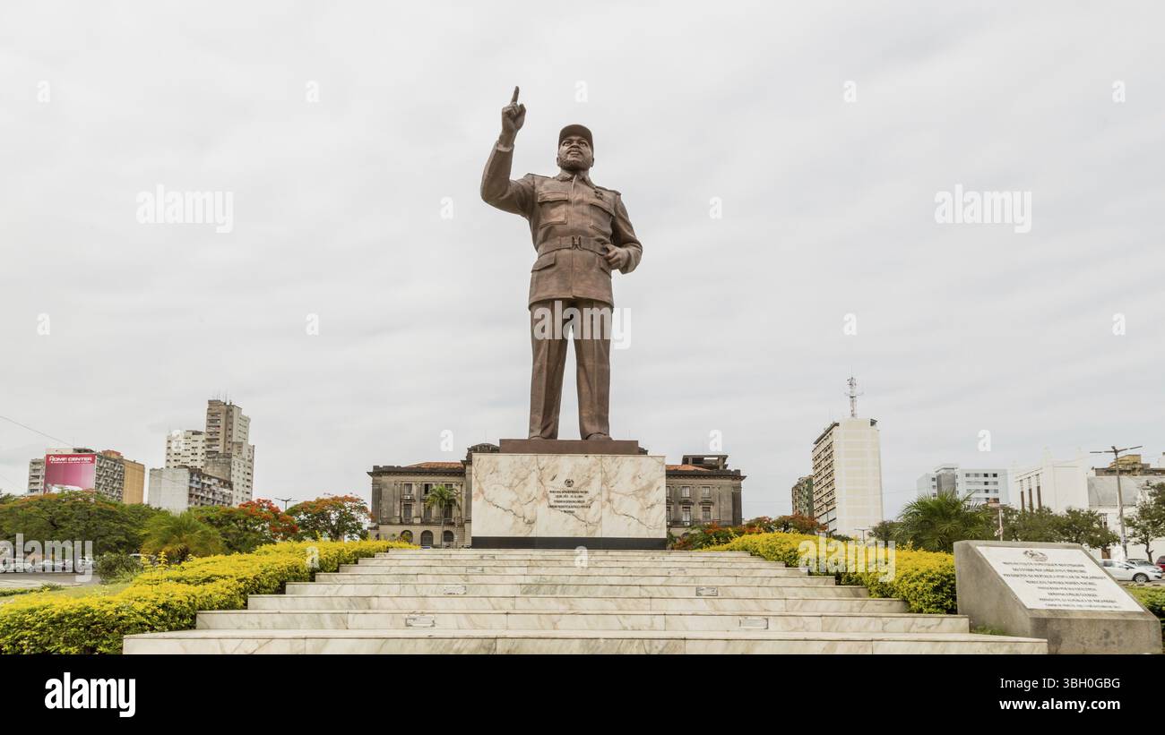 A giant statue of Samora Moises Machel at the Independence Square in ...
