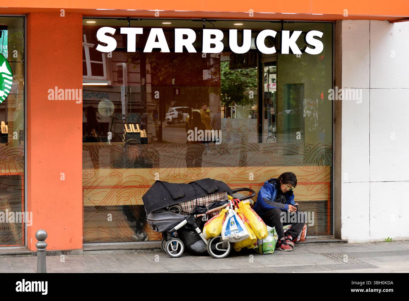Starbucks sofia bulgaria hi-res stock photography and images - Alamy