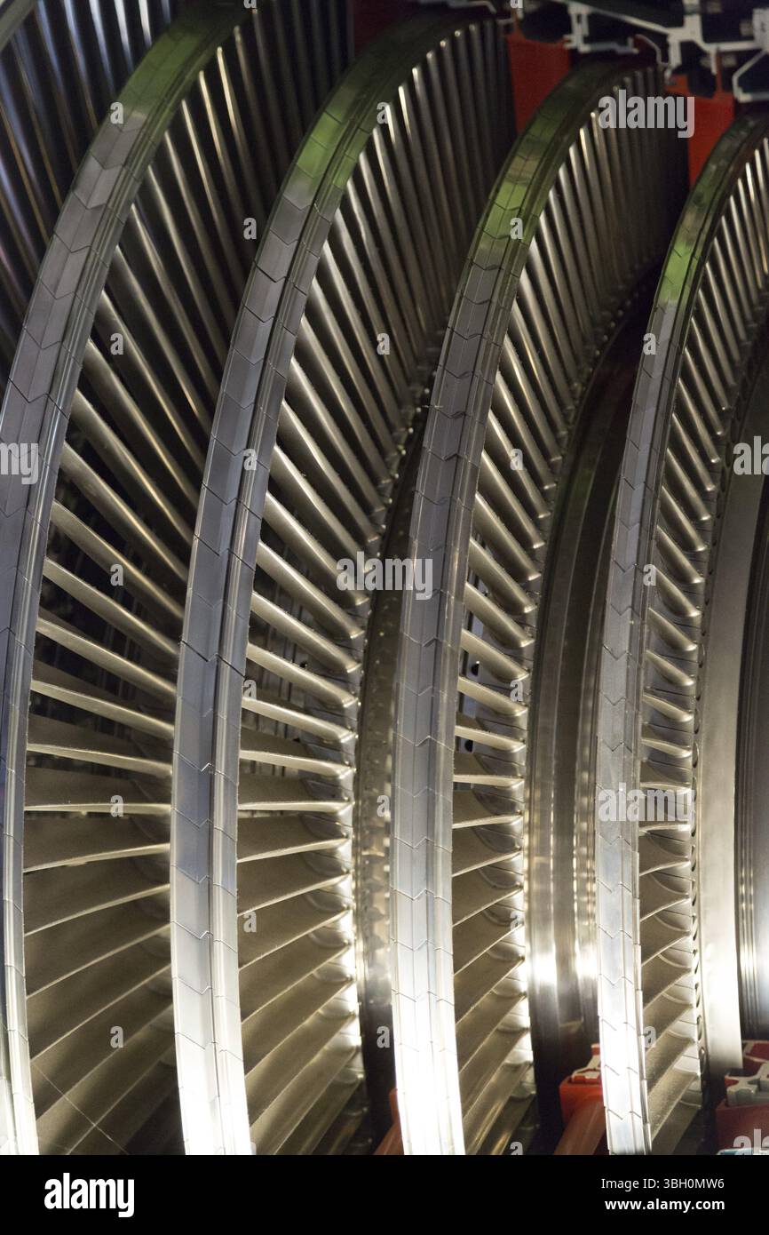 Cross section of jet engine hi-res stock photography and images - Alamy