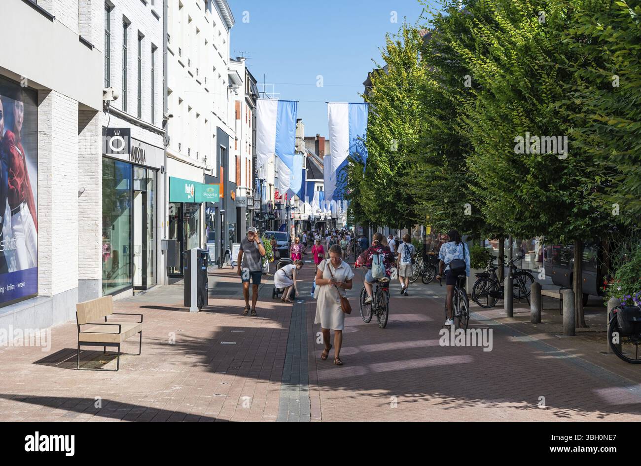 Hasselt, Limburg, Belgium, AUG 12, 2024 Crowded shopping street in old town, Europe Stock Photo ...