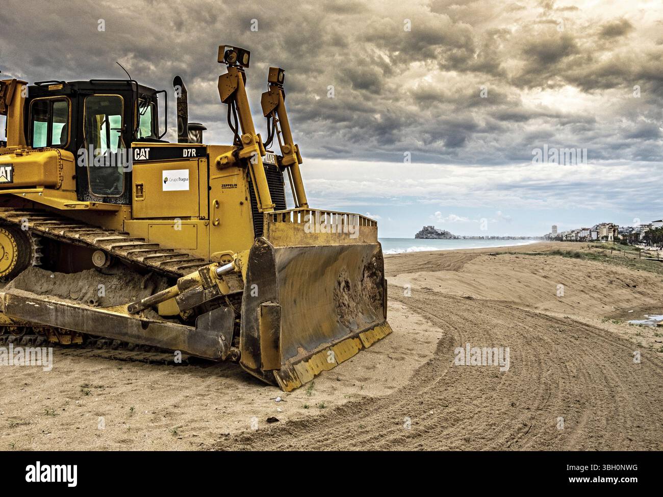 Excavator on site working heavy hi-res stock photography and images - Alamy