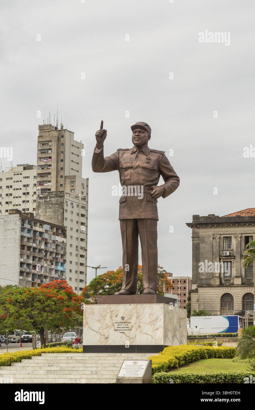 A giant statue of Samora Moises Machel at the Independence Square in ...