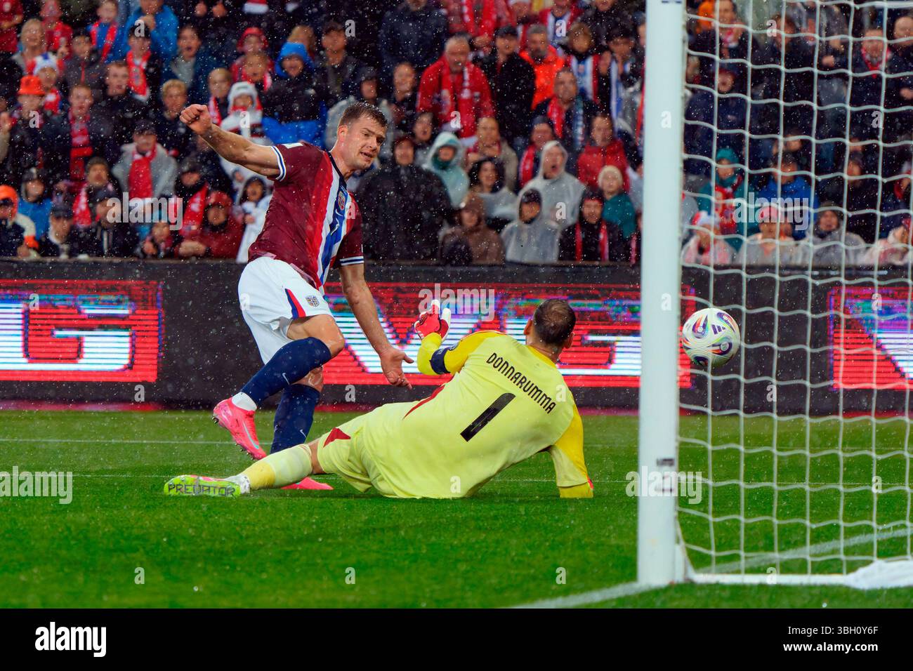 Oslo, Norway. 06th June, 2025. Alexander Sorloth of Norway scores a ...